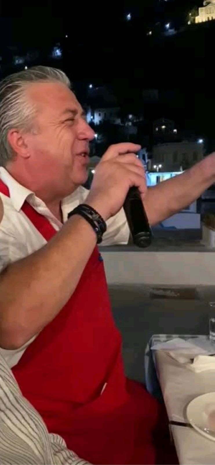 Το επιχειρείν, το επιτυχείν, ο Μάνος, η Σύμη, η Bella Hadid και οι ...